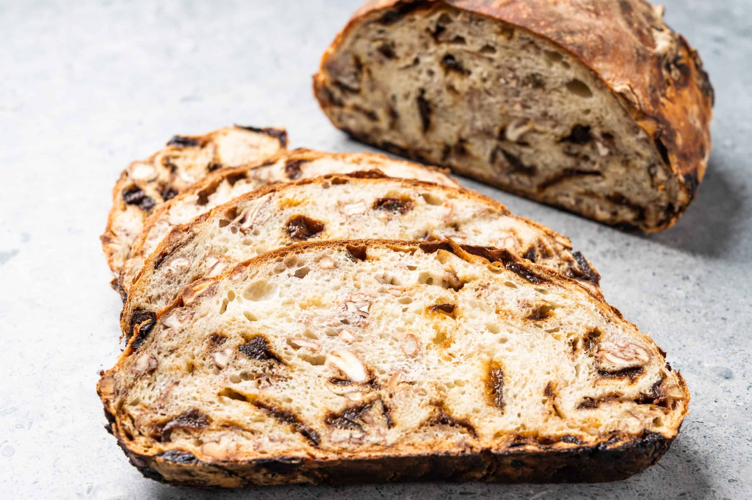Pâine cu prune de California, nuci pecan și cardamom - DelicioUS România