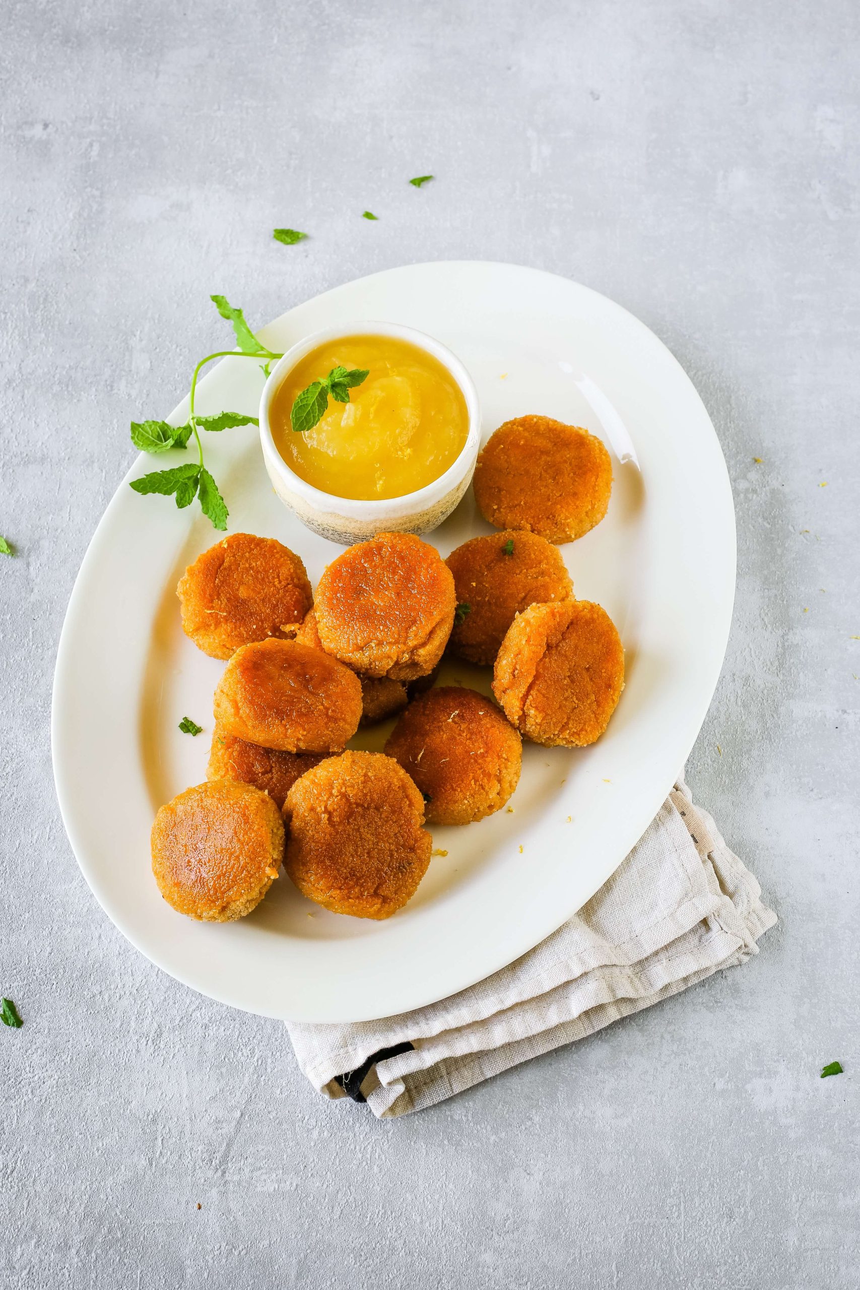 Gustare cu cartofi dulci și sos de mere - DelicioUS România