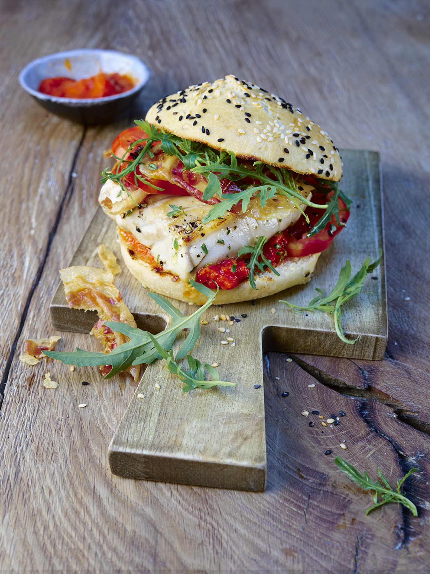 Burger cu file de cod negru de Alaska - DelicioUS România