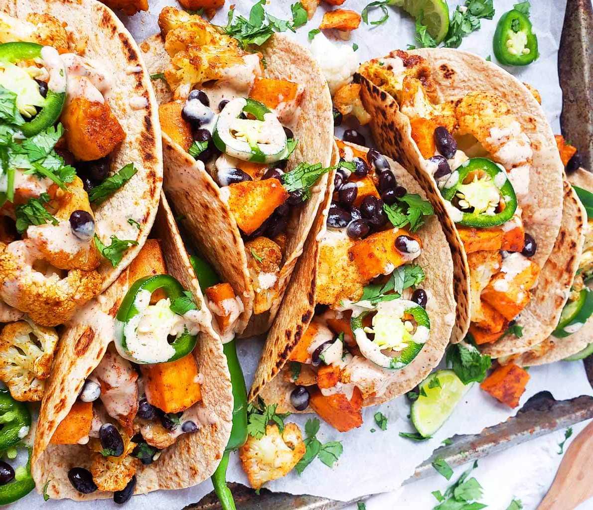 Tacos veggie cu cartof dulce copt și conopidă - DelicioUS România
